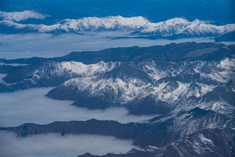 Подивіться які красиві гори і ріки наче картини намальовані тушшю