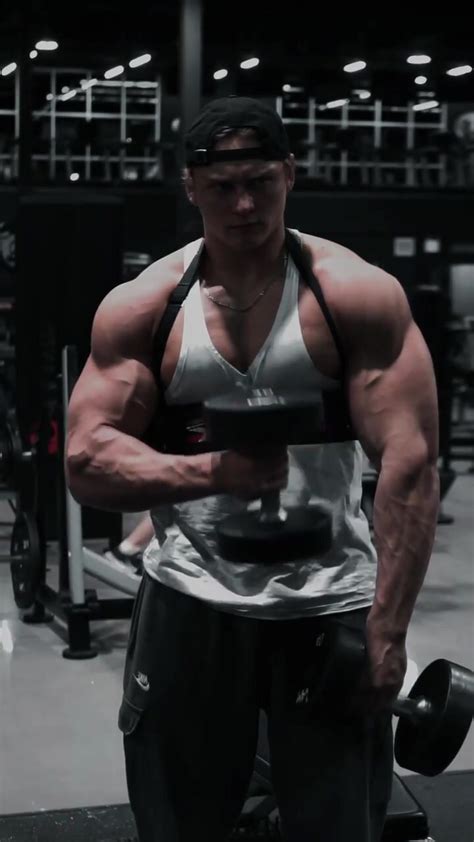 Bodybuilder Working Out His Pumped Biceps ThisVid Com