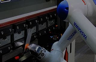 Automated CNC Machine Tending Robot And Cobot Cells