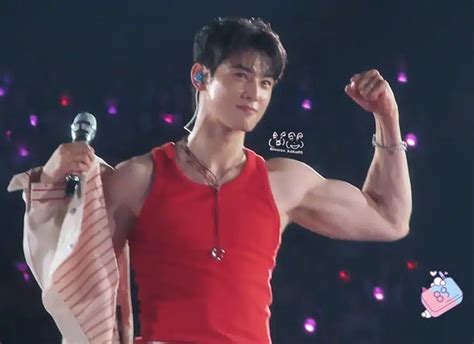 어제자 빨간나시 차은우 레전드 무대 컷 팬플러스 커뮤니티