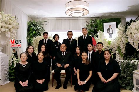 งานศพ “เอ๋ ชนม์สวัสดิ์” สุดเศร้า “ทักษิณ” ส่งพวงหรีดแสดงความอาลัยด้วย