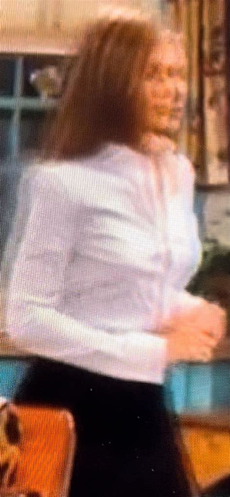 Pin By Pinner On Jennifer Aniston Wearing A Button Up Outfit Jennifer Aniston How To Wear