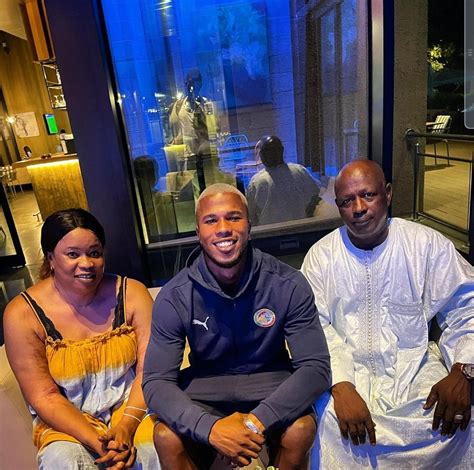 Photos La Complicité entre Keïta Baldé et ses parents