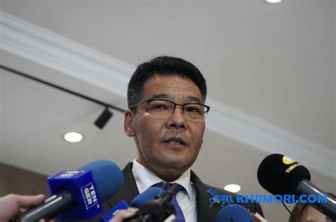 Цагдаагийн байгууллагад ажиллаж байгаад Өргөө амаржих газрын дэд захирал болсон хүнийг ажлаас