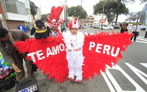 Perú Vs Ecuador Hinchas De Ambos Países Calentaron El Partido Fotos