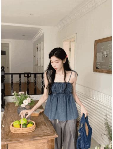옥수수클로젯 여름 신상 스모크 가슴 밴딩 데님 나시블라우스 플레어 청 셔츠 핫 걸 빈티지 연청 서스펜더 나시 민소매 튜브 탑 데이트룩 캐주얼 20대 30대
