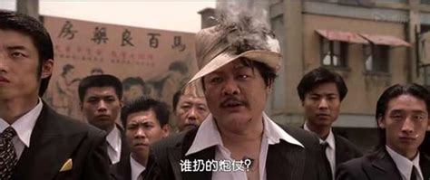 还记得周星驰《功夫》里的斧头帮二当家吗？如今演董卓霸气十足