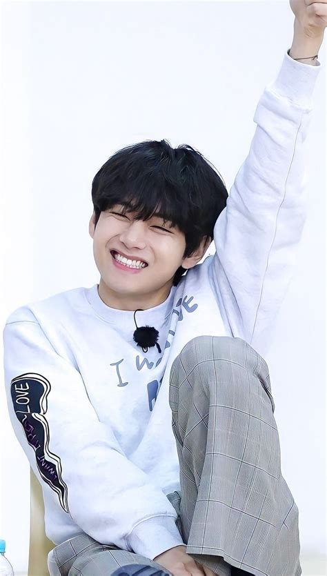 Bts V Cute Pics Taehyung Very Cute Pics Kim Tae Hyung Recent Pics