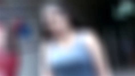 جنجال دختر نیمه برهنه در مترو واکنش کردم ویدئو