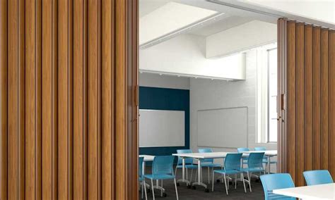 ابواب اكورديون خشب و جلد و بلاستيك كيان اندلس