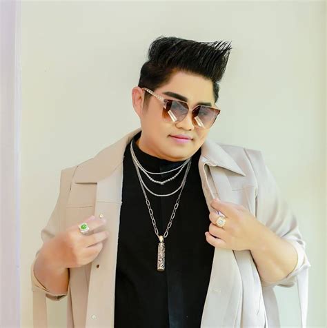 ညီလေး နဲ့ ကိုကြီး ဘယ်သူပိုချောလဲ By ကိုသာဂိ