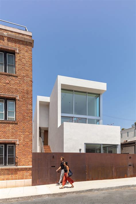 Eyrc Tucks Light Filled Spaces Behind White Balcony Walls In Venice Beach