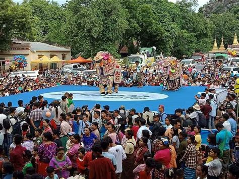 Dvb အေနာ္ရထာမင္းကို ေက်းဇူးဆပ္သည့္အေနျဖင့္ ဆင္အကၿပိဳင္ပြဲ ေက်ာက္ဆည္ၿမိဳ႕တြင္က်င္းပ