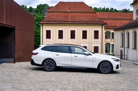 The New Bmw 530e Touring Still Shot 0524