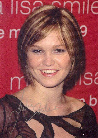 Actress Julia Stiles Hairstyle Pictures