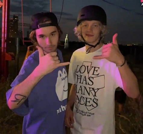 Кореш и парадеевич Смешные фотографии знаменитостей Неловкие