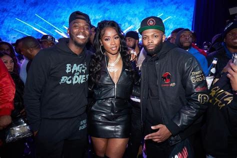 Chrome 23 Presents Hitman Holla Versus Eazy The Block Captain