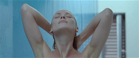 Synnove Macody Lund Nua Em Headhunters