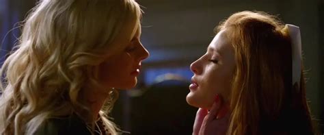 Samara Weaving And Bella Thorne Scrolller
