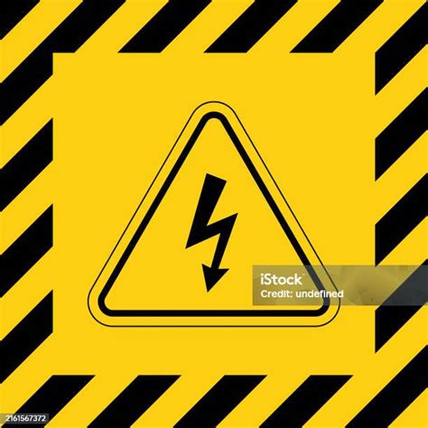 고전압 노란색 삼각형 경고 표시 기호입니다 주의 감전 위험 아이콘 벡터 일러스트 레이 션 0명에 대한 스톡 벡터 아트 및 기타