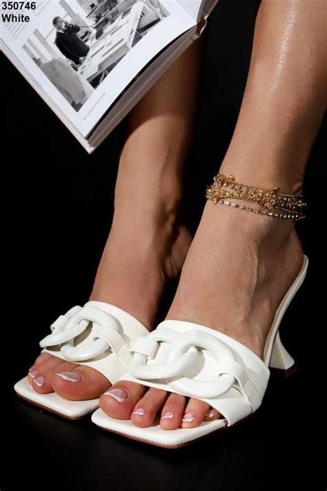 Шльопанці жіночі — ціна 399 грн у каталозі Шльопанці Купити жіночі речі за доступною ціною на