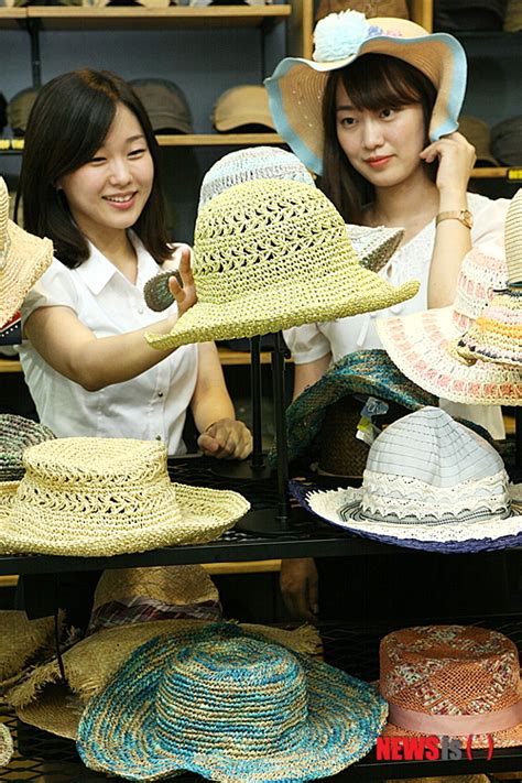 여름철 필수 패션 아이템 챙 모자