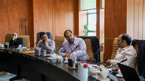 ستاد دکتر قناعتی رئیس جمهور محترم، ربات جراح را مورد افتخار آمیز پیشرفت دانشگاه علوم پزشکی