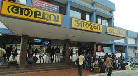 ആലുവ റെയില്‍വേ സ്റ്റേഷനില്‍ ബോംബ് വെച്ചിട്ടുണ്ടെന്ന് സന്ദേശം ബോംബ് സ്