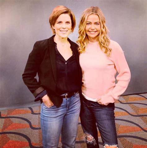 Denise Richards Reunites With Wild Things Sex Scene Partner Neve Campbell Amid Brandi Glanville