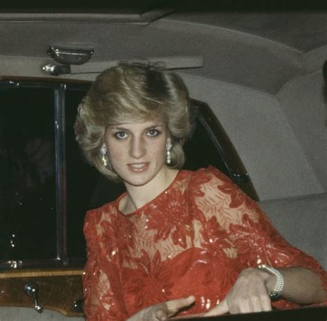 Pin By Susan B On Diana Evening Dress Princess Diana Family Princes Diana Princess Diana
