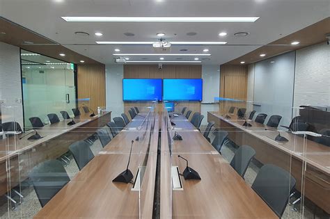 통합제어 기반 카메라 트래킹 화상 회의실 구축 Ezworks New Media Coltd