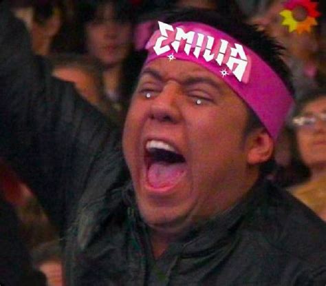 Meme Emilia Artistas Famosos Cantantes Fotos Chistosas Para Whatsapp