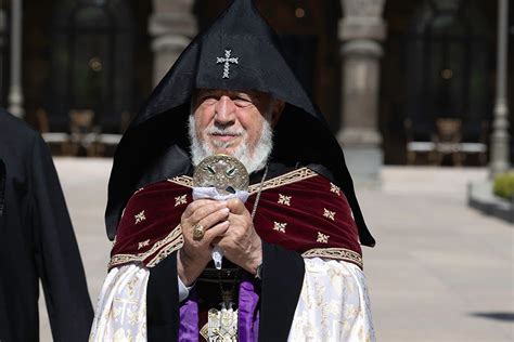 Մայր Eng🇺🇸 Рус 🇷🇺👇 Սուրբ Հովհաննես Կարապետի մասունքը տարվել է Շողակաթի վանք Հունիսի 19