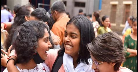 UPSC Result 2022 यपएसस म रह बटय क दबदब 933 म स 320 लडकय जन पर डटल