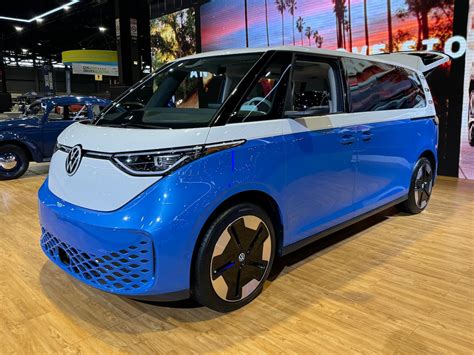 2025 Vw Id Buzz Stirs Up Nostalgia In Cabana Blue