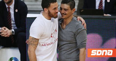 Το δημόσιο ερώτημα του Dpg στον Τζέιμς και οι φήμες για Ολυμπιακό Pic Sdna