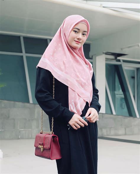 Warna Hijab Yang Cocok Untuk Baju Abu Abu Tua Ide Perpaduan Warna My Xxx Hot Girl