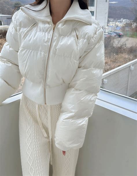 로즈화이트 웰론100 글로시숏패딩 하이넥유광패딩 웰론크롭숏패딩