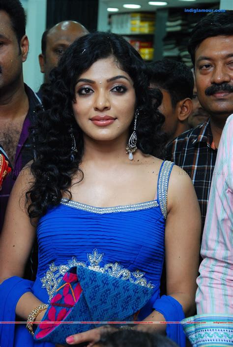 Reema Kallingal Actress Photosimagespics And Stills 2928 10