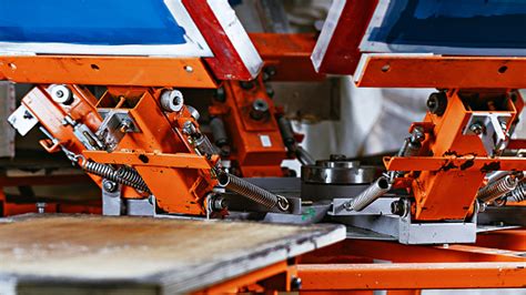 인쇄 심사 장치의 선택적 초점 사진 세리그래피 제작 디자인 스튜디오에서 실크스크린 방법으로 티셔츠에 이미지 인쇄 T 셔츠에 대한 스톡 사진 및 기타 이미지 Istock