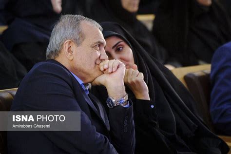 تصاویری از فرزانه صادق در کنار پزشکیان در مراسم معارفه عکس