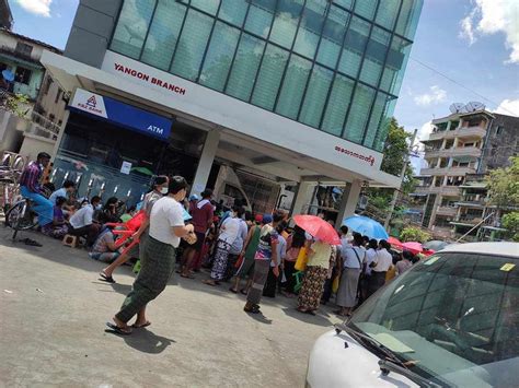 စစ်ကောင်စီဗဟိုဘဏ်က ဘဏ်ဝန်ဆောင်မှုလုပ်ငန်းများ ပုံမှန်ဆောင်ရွက်နေ ထုတ်ပြန် ပြီးနောက် ပုဂ္ဂိလကဘဏ်မ