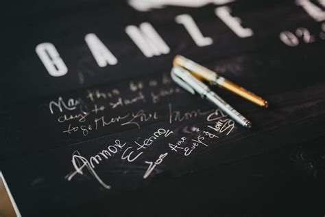 가르치는 개인적인 검은 표면 검은색 고정된 품목 교육적인 글꼴 글자 나타내는 노트 단어 대본 디테일