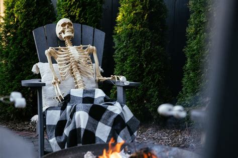Funny Skeleton Poses For Halloween Decorating Ideas For Posable And