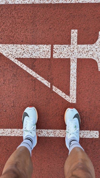 간 개인 최고 기록 건강한 생활 결단 경쟁 경주 공연 놀이터 단거리 경주 달리기 이벤트 달리는 동기 부여 러너의 관점 러닝화 레드 트랙 레이싱