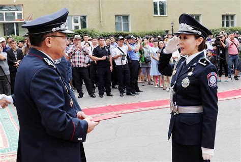 Цагдаагийн албан хаагчдад цол шагнал гардууллаа