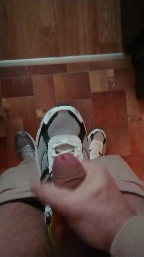 Adidas Response Cumming Wearing Asiscs Nimbus 20