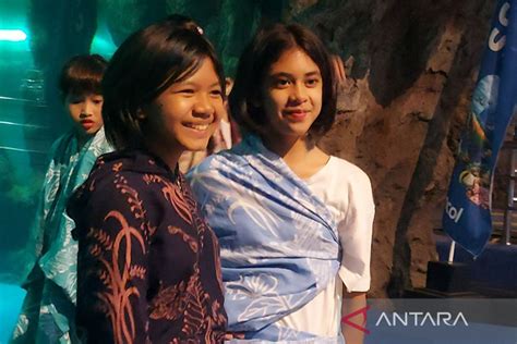 Gadis Cilik Yang Mengenalkan Batik Karawang Ke Mancanegara Antara News