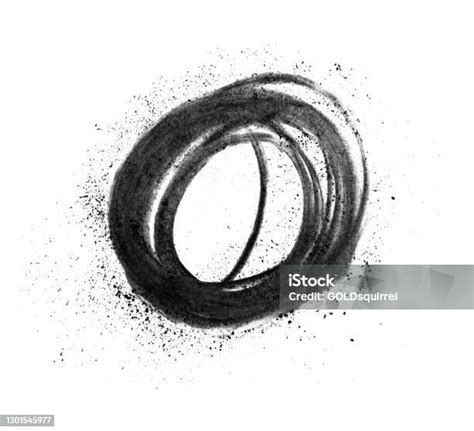 무너짐 이주변의 가시적인 다층 선이 있는 백서 배경에 추상적인 손으로 그린 검은 숯 원 분리된 벡터 일러스트레이션 레터 O 숫자 0 스피치 버블 텀블위드 텍스처 패턴 디자인