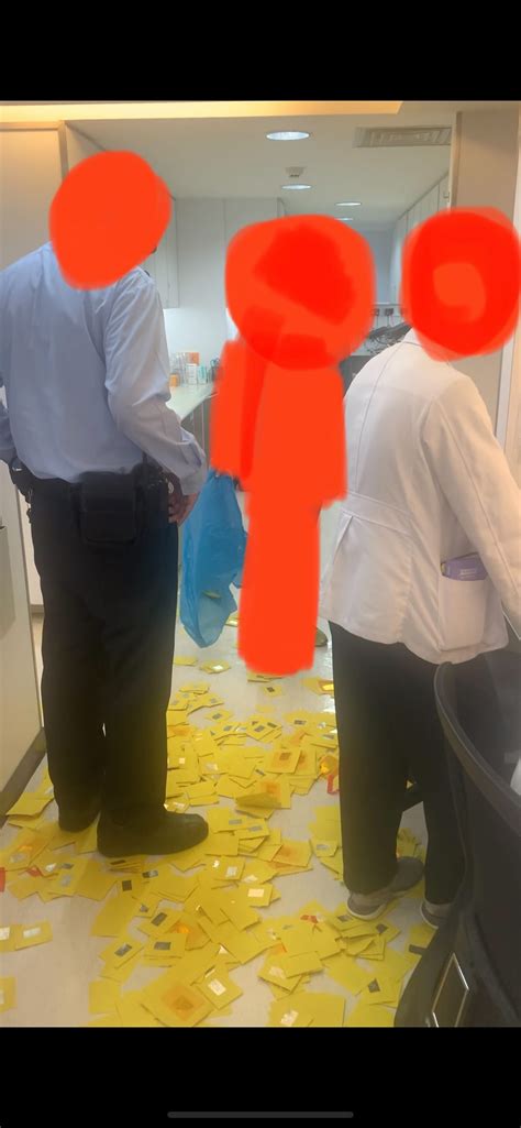 台灣醫界住院醫師體驗1 今天早上在病房跟學妹討論如何處理ileus 的病人，有一個戴墨鏡的女生拿著一包東西走進護理站。「林xx（pgy 學弟